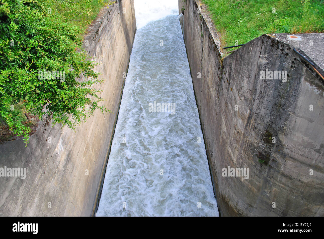 Bulkhead pond hi-res stock photography and images - Alamy