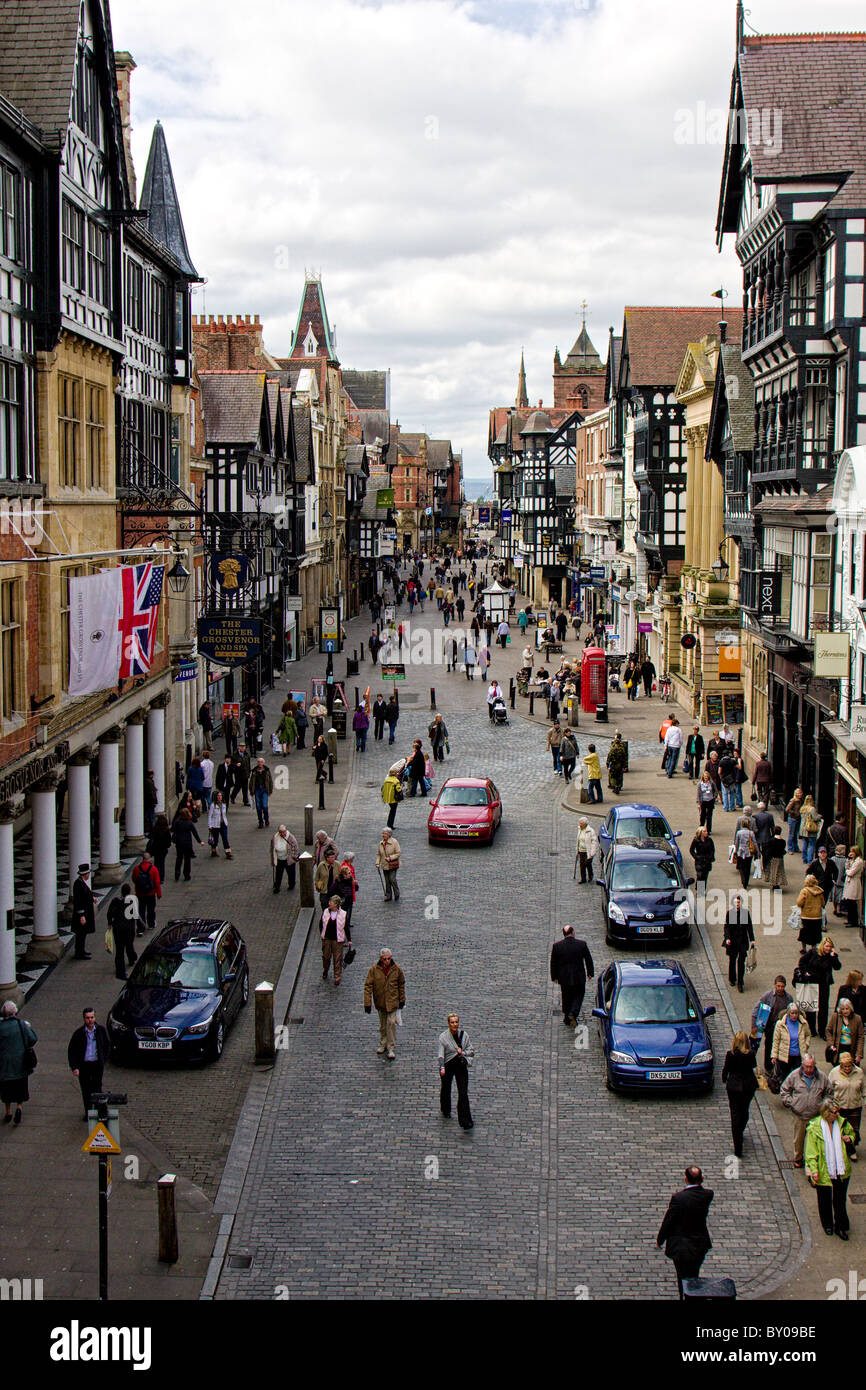 Old english street scene hi-res stock photography and images - Alamy