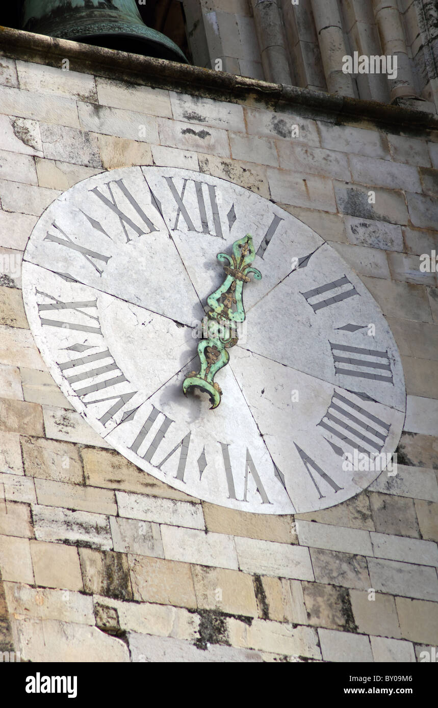 Clock face of the Se, Alfama, Lisbon, Portugal Stock Photo - Alamy
