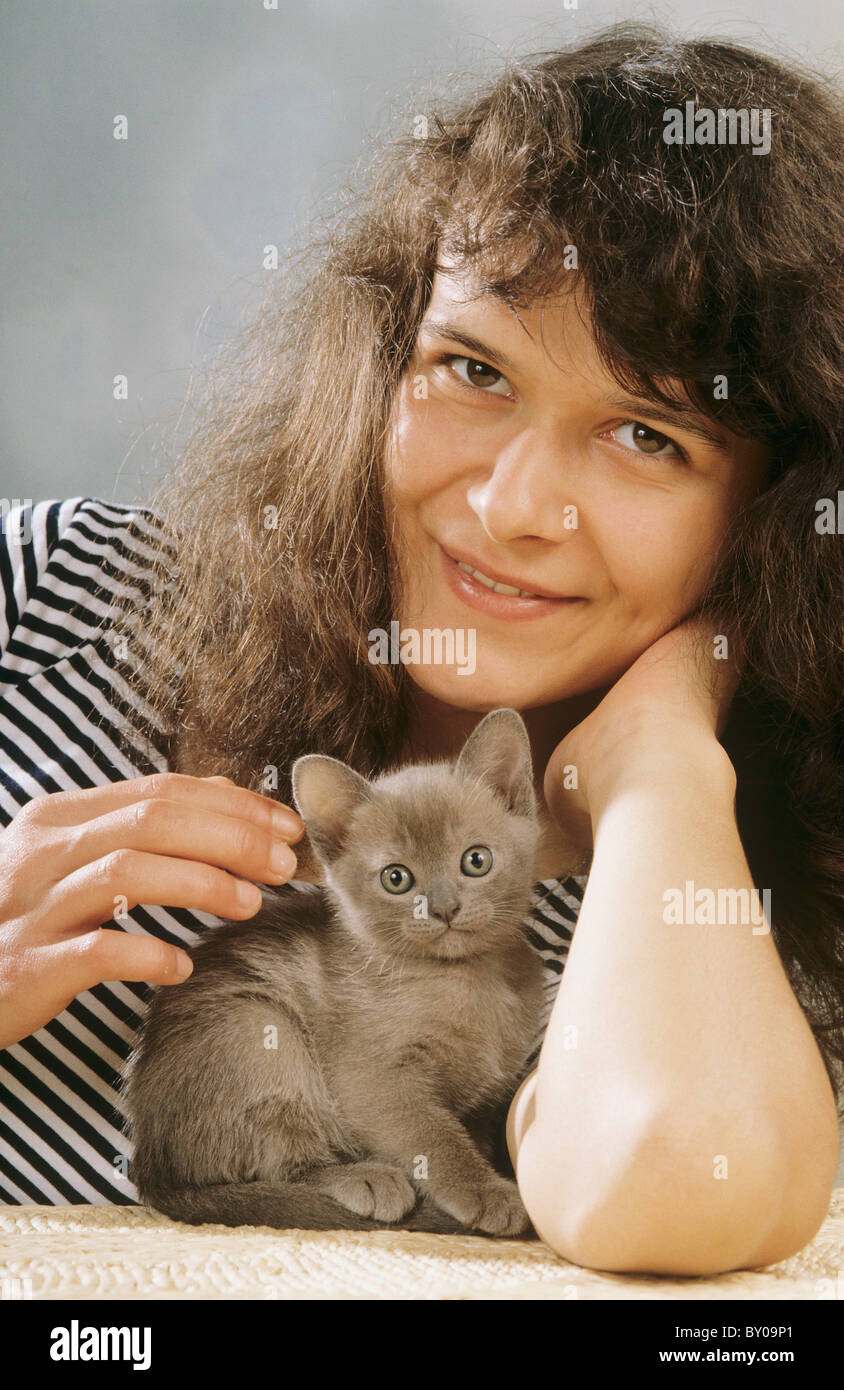 woman and kitten Stock Photo - Alamy
