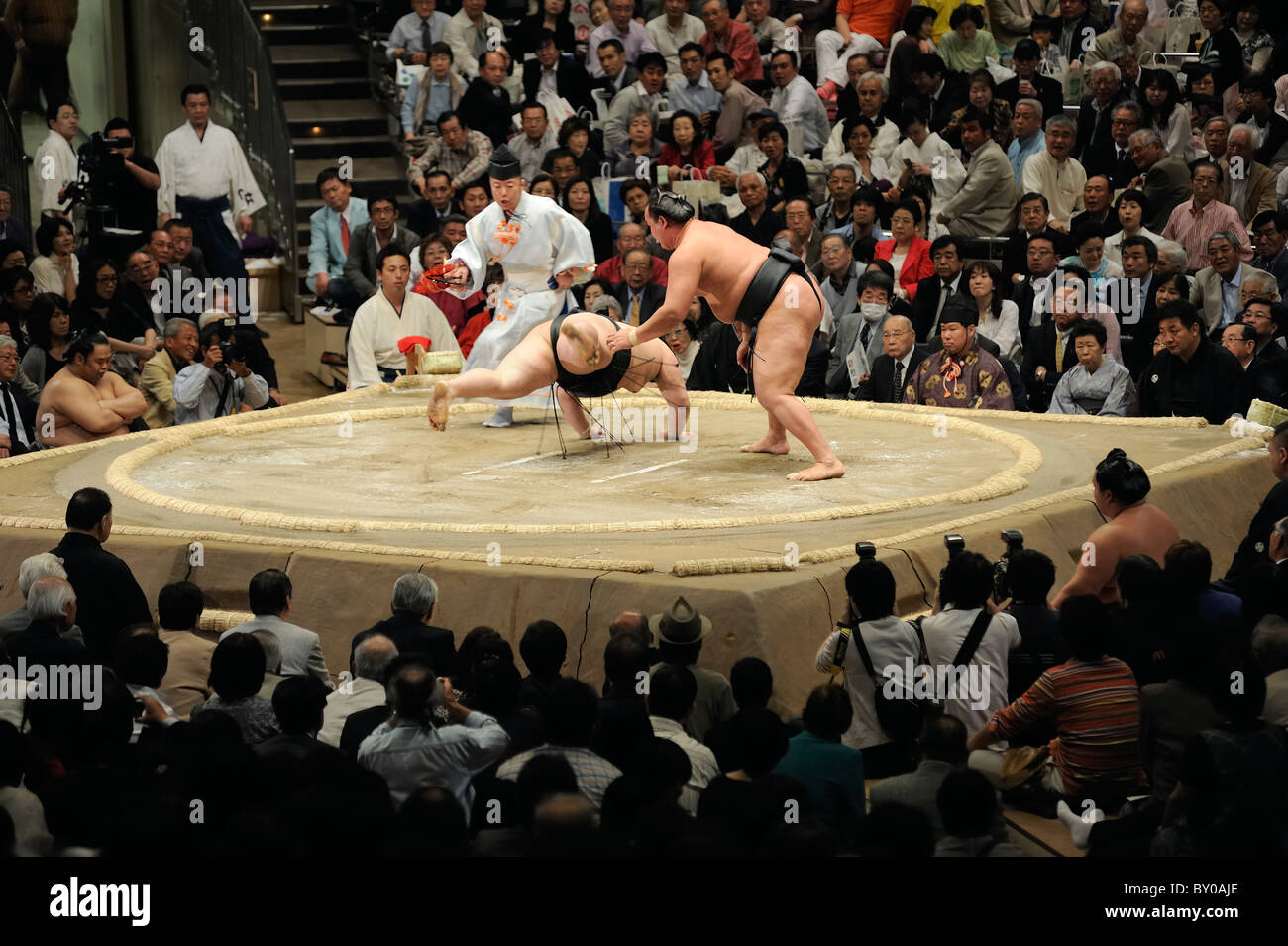 Sumo wrestlers throwing opponent to the ground, Grand Sumo Tournament ...