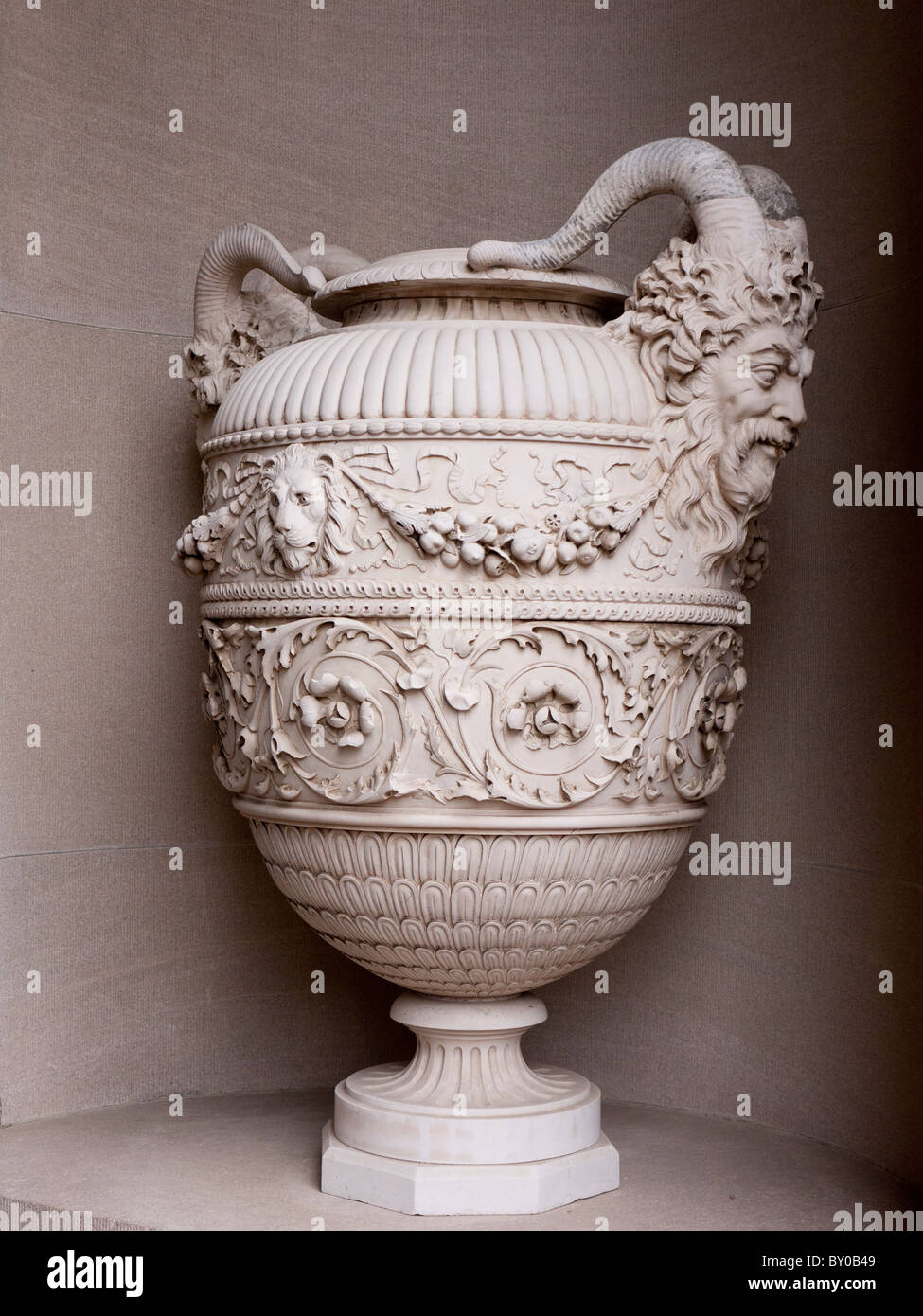 The Breakers is a Vanderbilt mansion located on Ochre Point Avenue ...