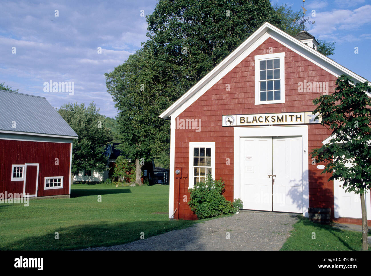 New england barn hi-res stock photography and images - Alamy