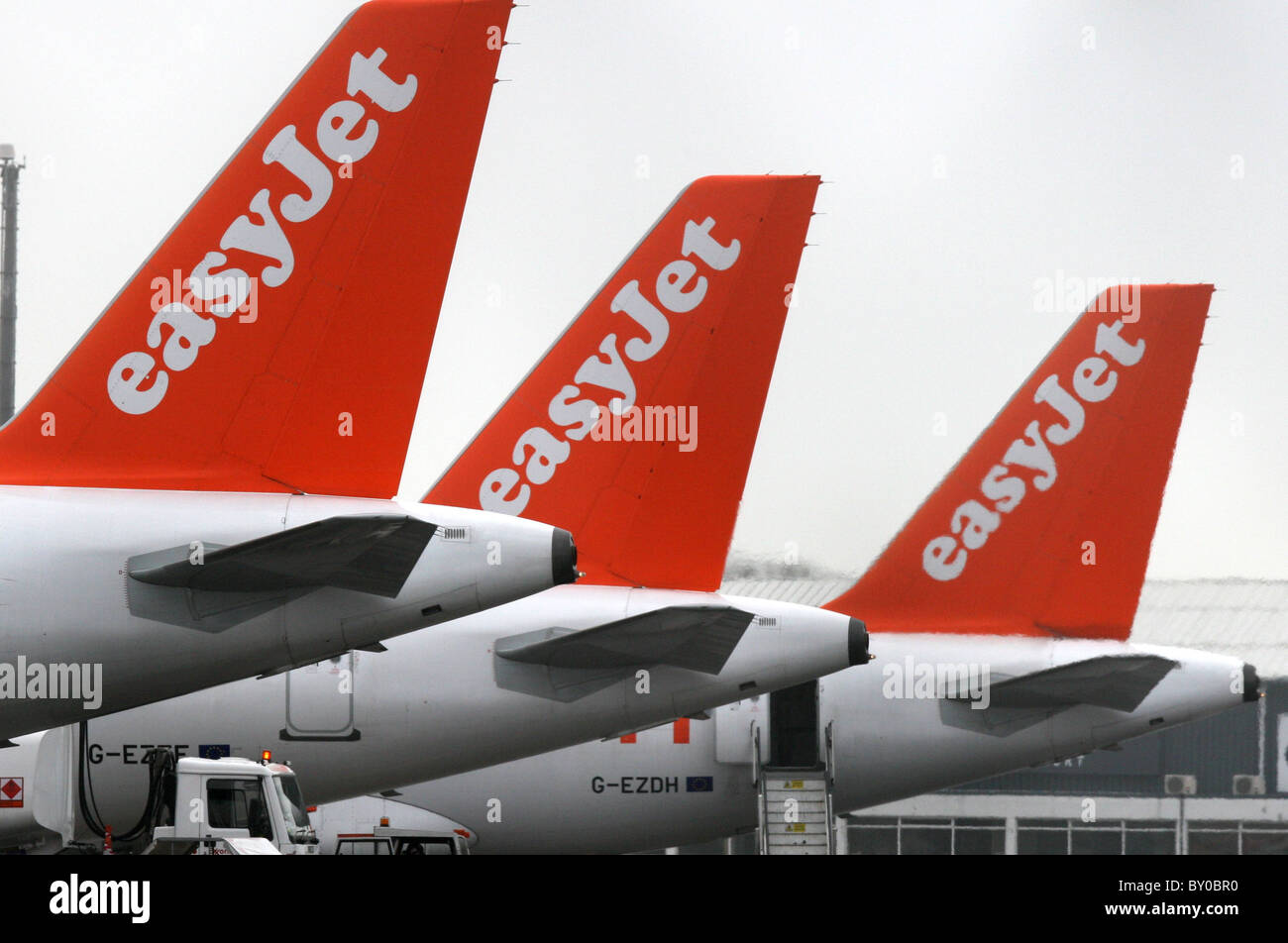 Easyjet planes hi-res stock photography and images - Alamy