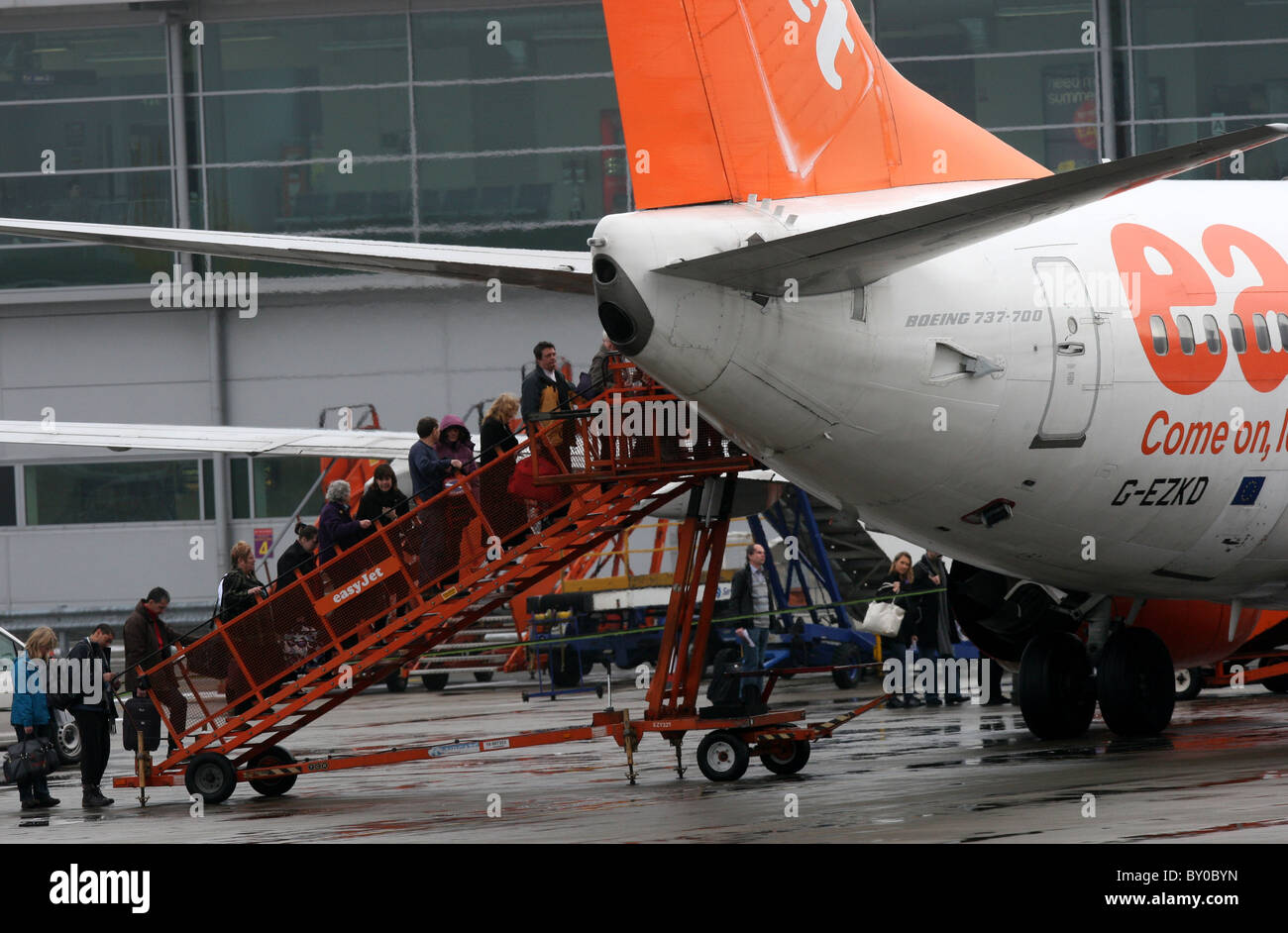 EASYJET PLANES AT LUTON AIRPORT Stock Photo - Alamy