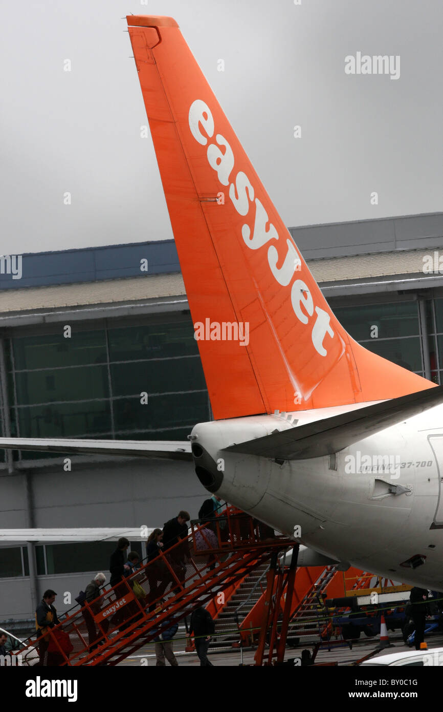 Easy jet orange planes hi-res stock photography and images - Alamy