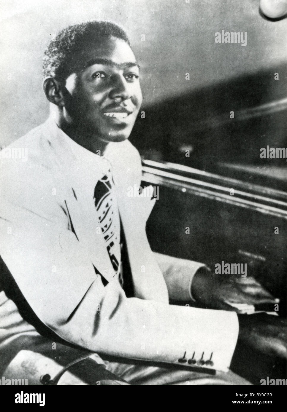 Singer and pianist hi-res stock photography and images - Alamy