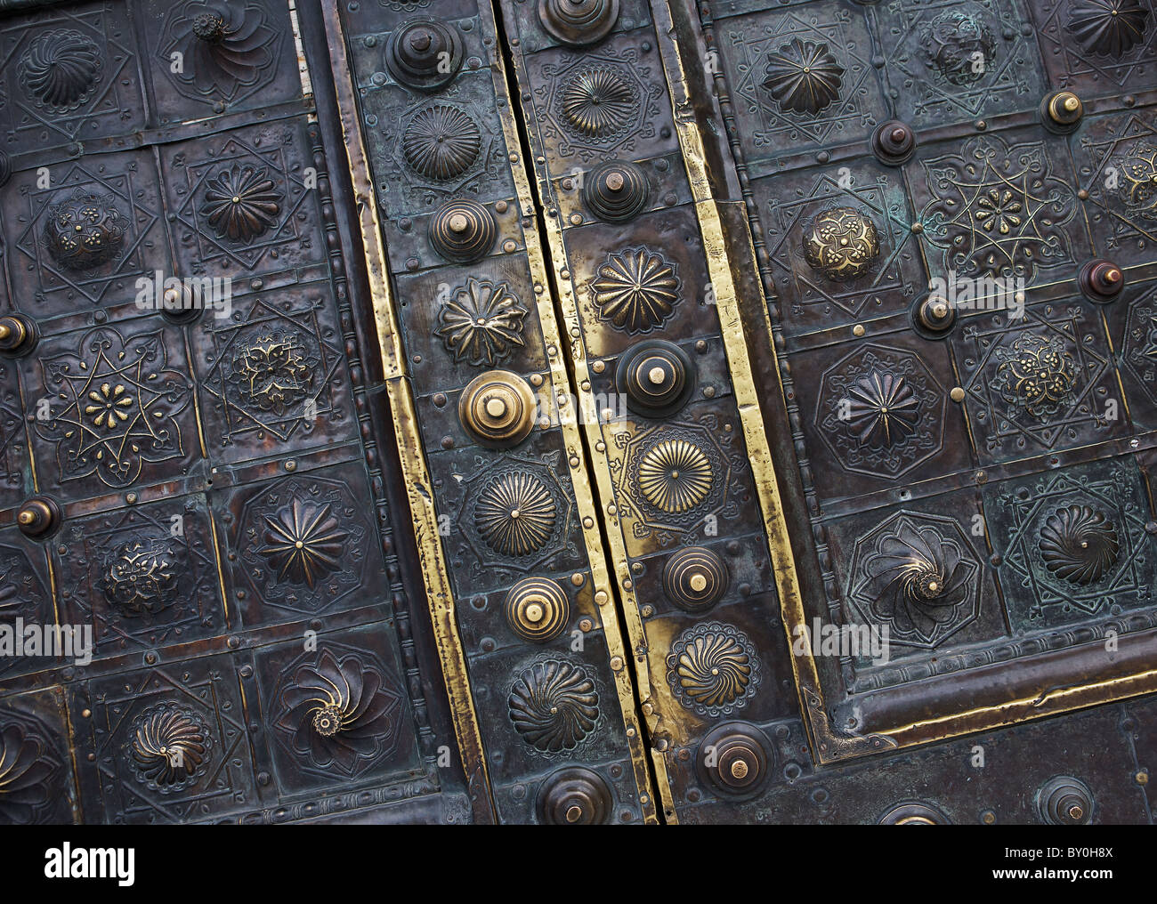 Damascus syria doors worn hi-res stock photography and images - Alamy