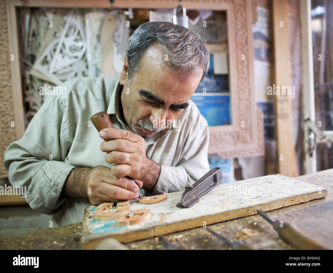 Traditional craftsman at work in souk of Old City in Damascus, Syria ...