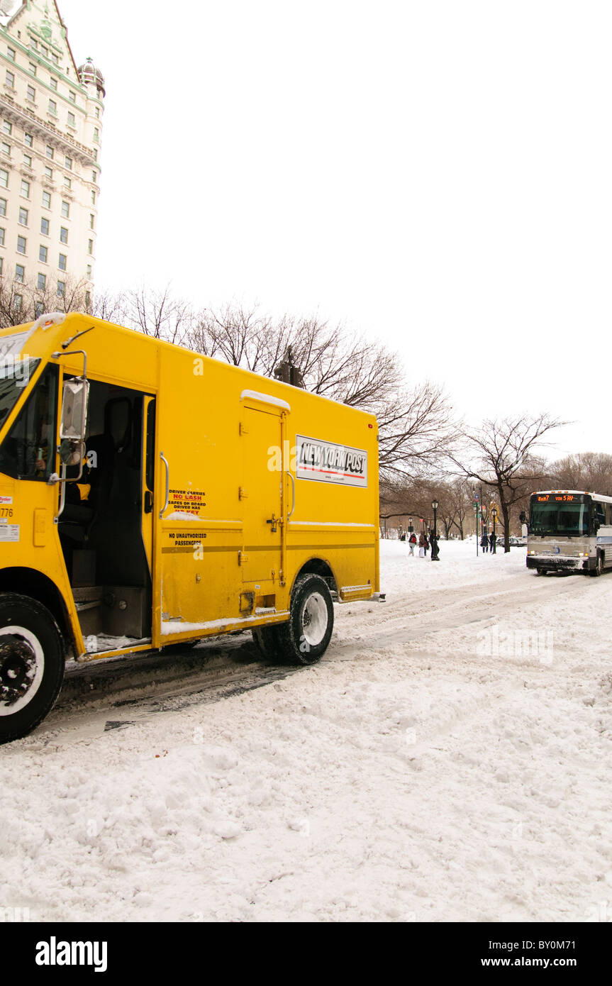 Newspaper delivery truck hi-res stock photography and images - Alamy