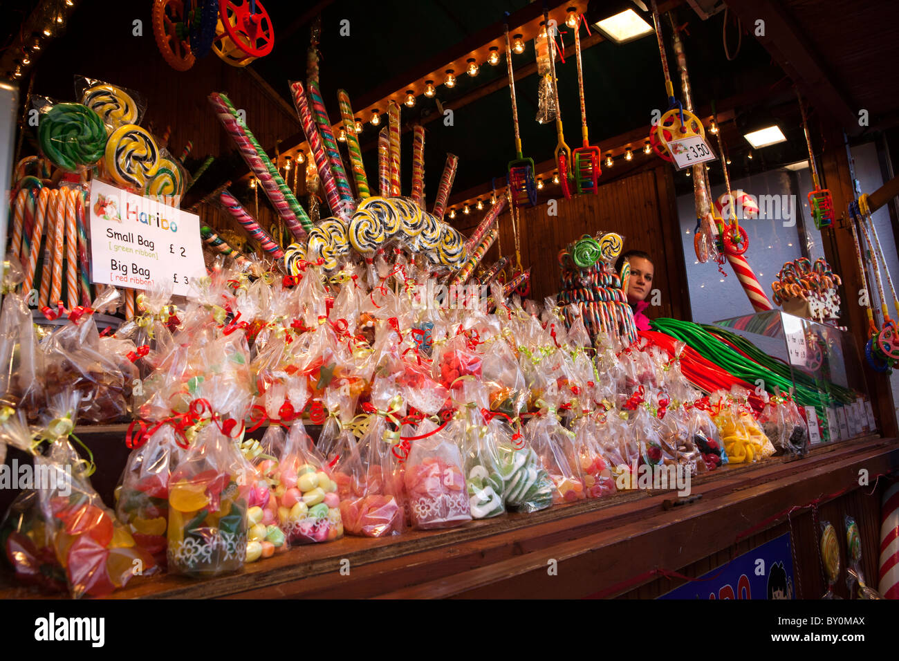 UK, England, Yorkshire, Leeds, Millennium Square, Christkindelmarkt ...