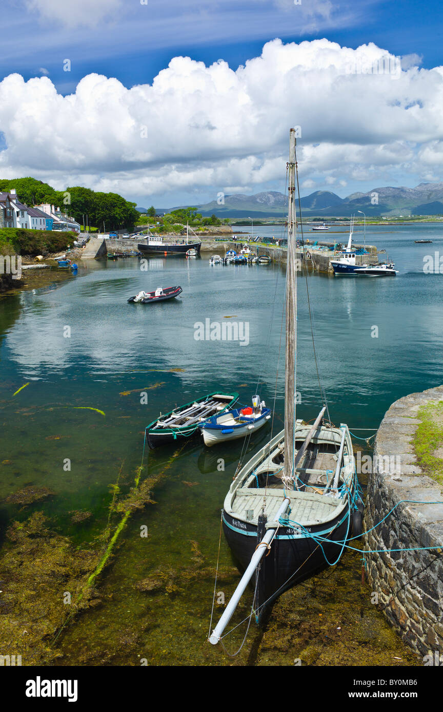 Panorama of Roundstone harbour and the Twelve Bens mountain range ...