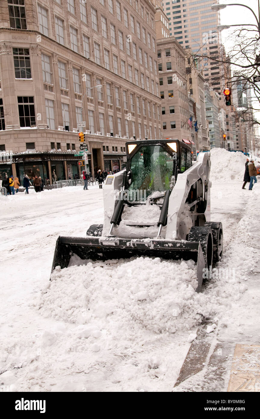 Manhattan loading hi-res stock photography and images - Alamy