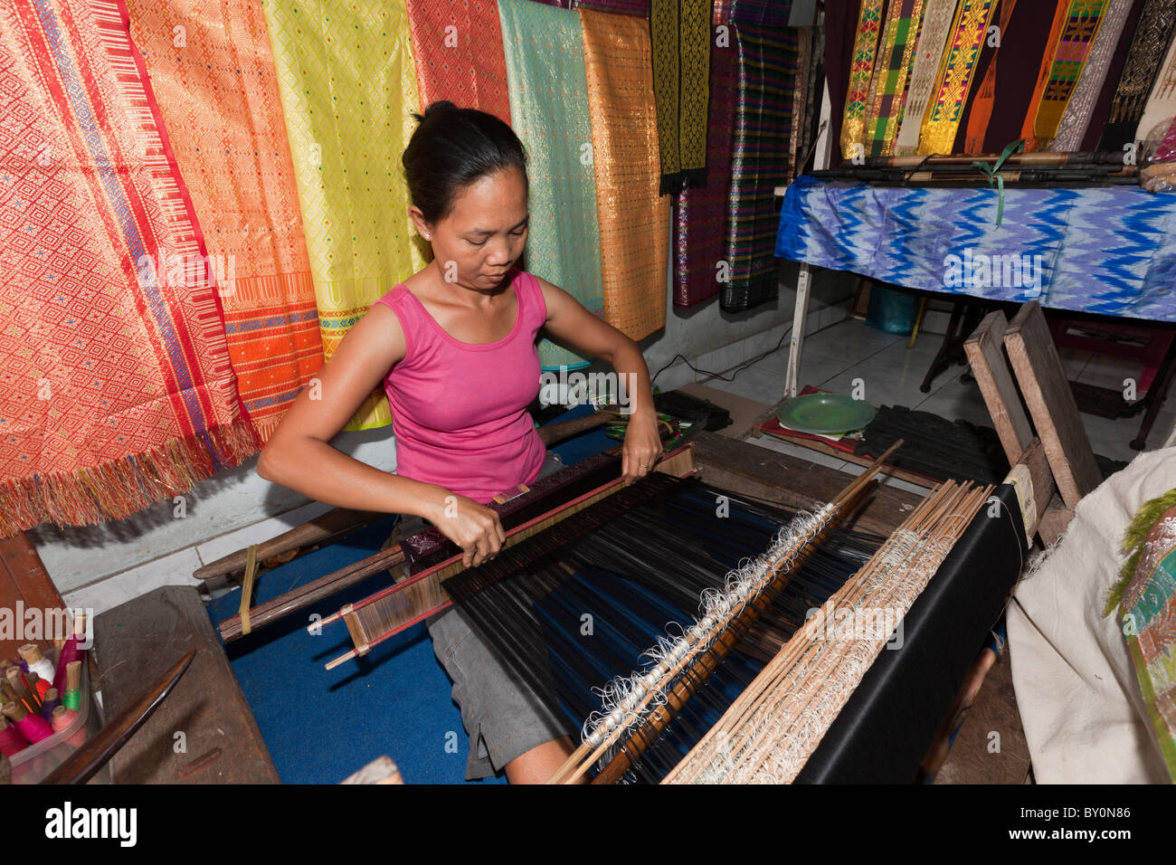 Bali weaving tradition hi-res stock photography and images - Alamy