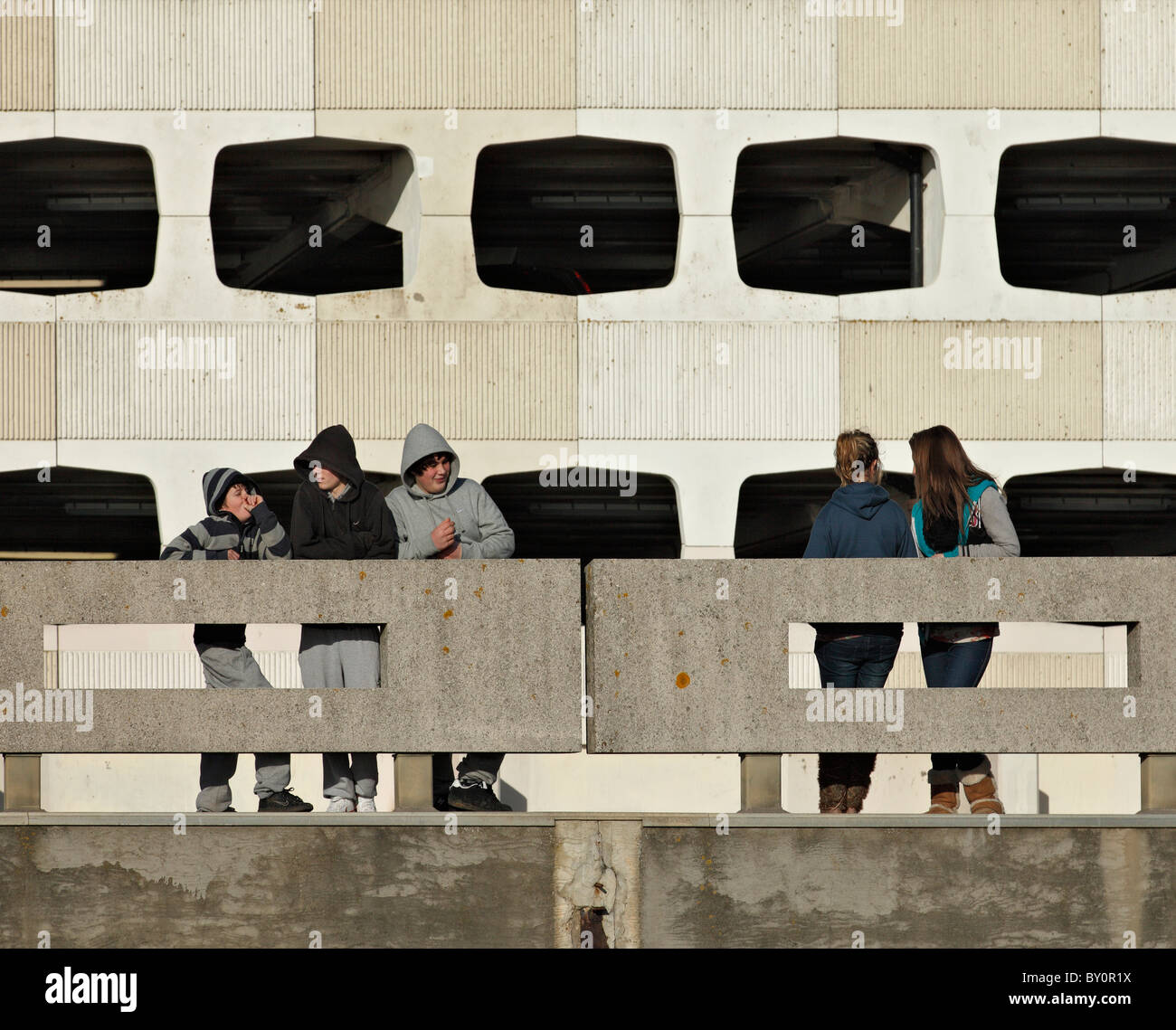 Group of teenagers hanging around Stock Photo - Alamy