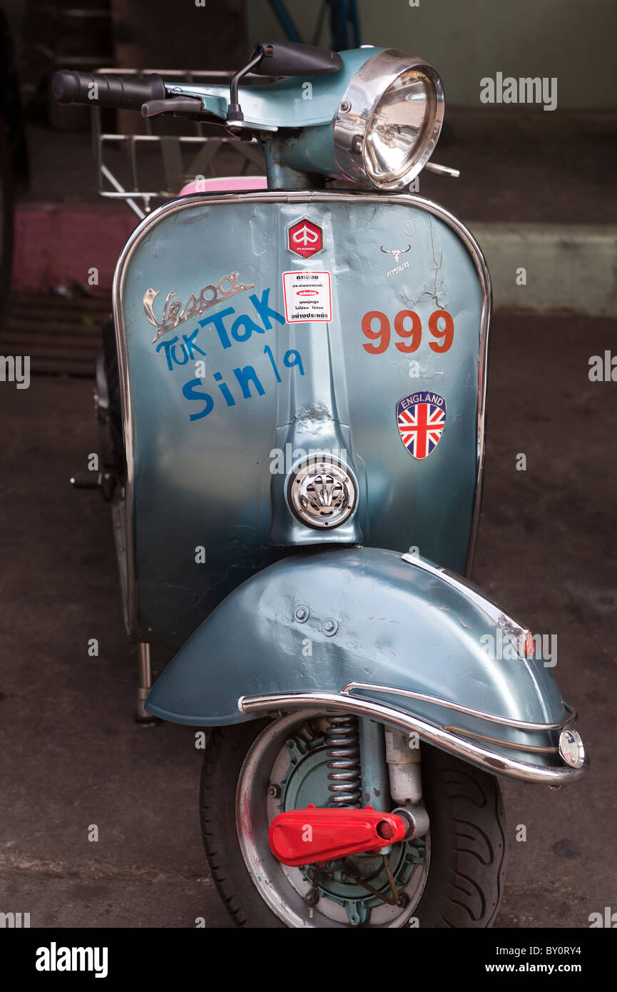 Vintage Vespa Scooter Chinatown Bangkok Stock Photo - Alamy