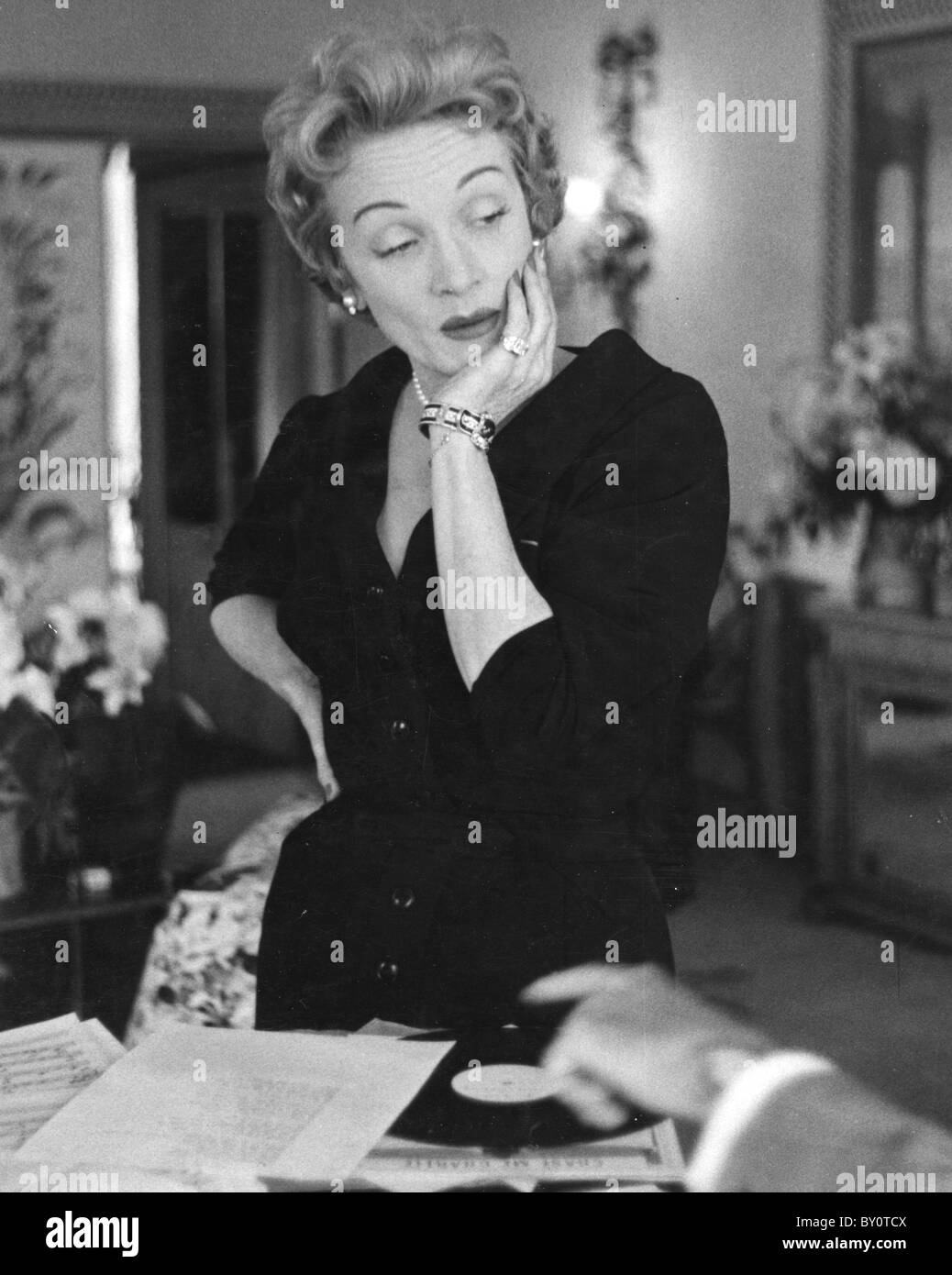 MARLENE DIETRICH (1901-1992) German-born film actress and singer Stock ...