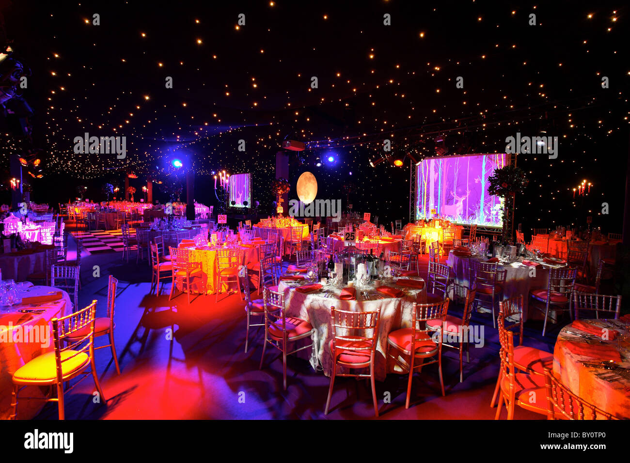 Empty ballroom hi-res stock photography and images - Alamy