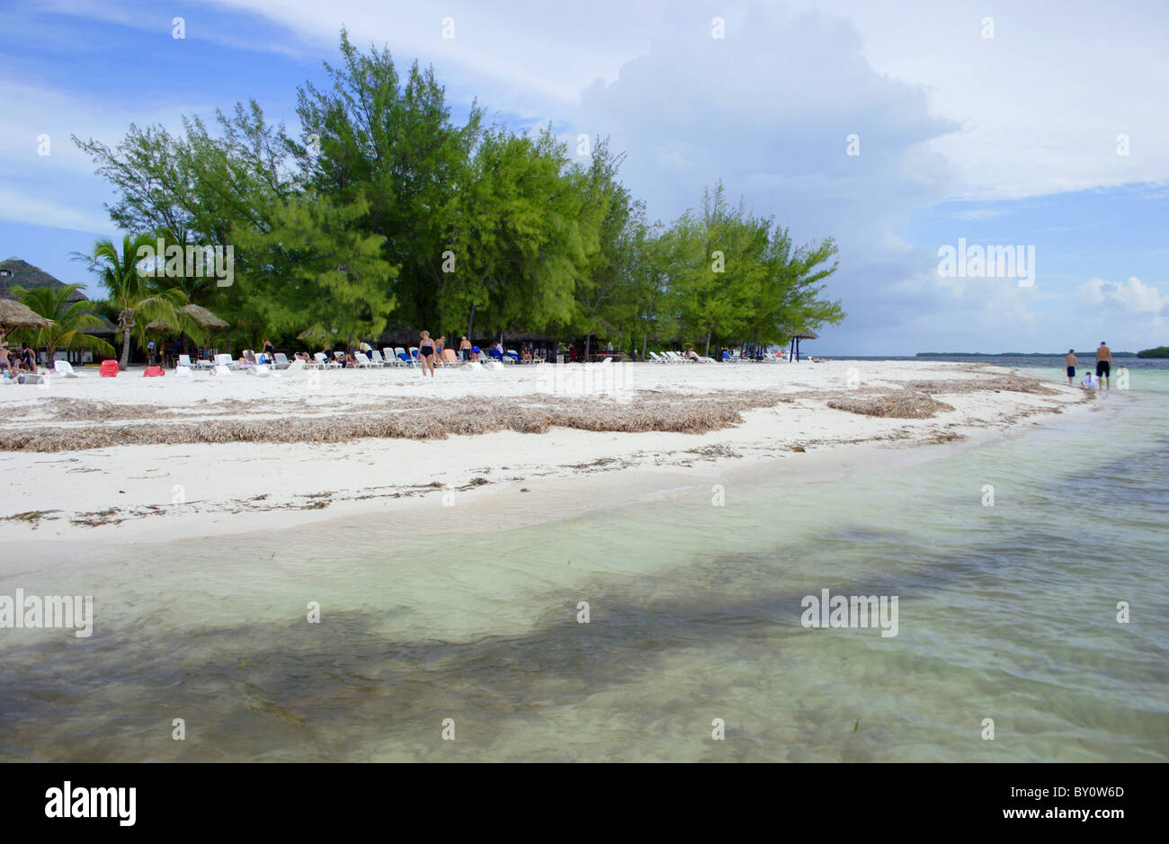 White sand beach and crystal clear ocean, Cayo Blanco, Cuban island ...
