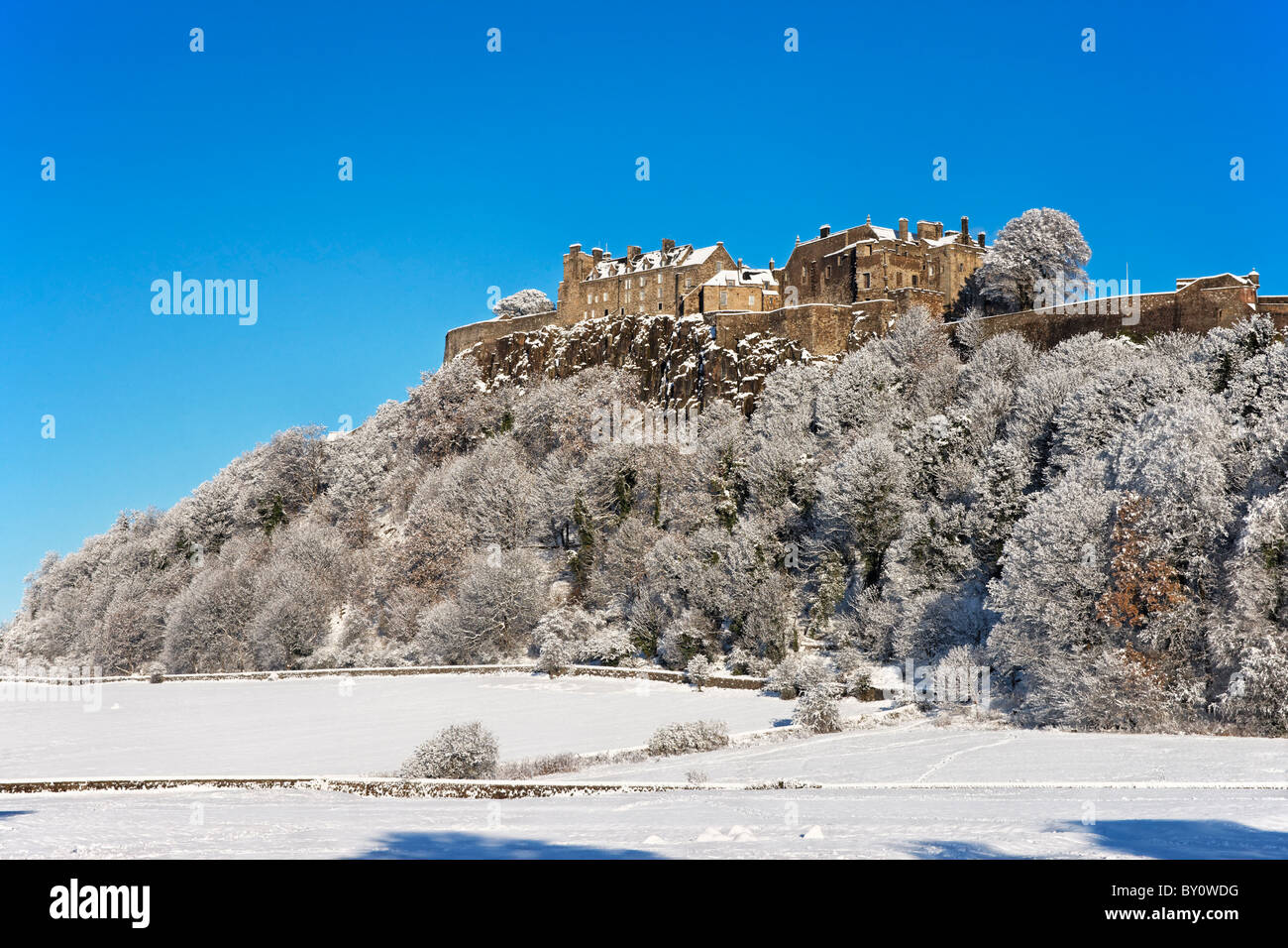 Stirling Castle in winter snow from the King's Knott, Stirling ...