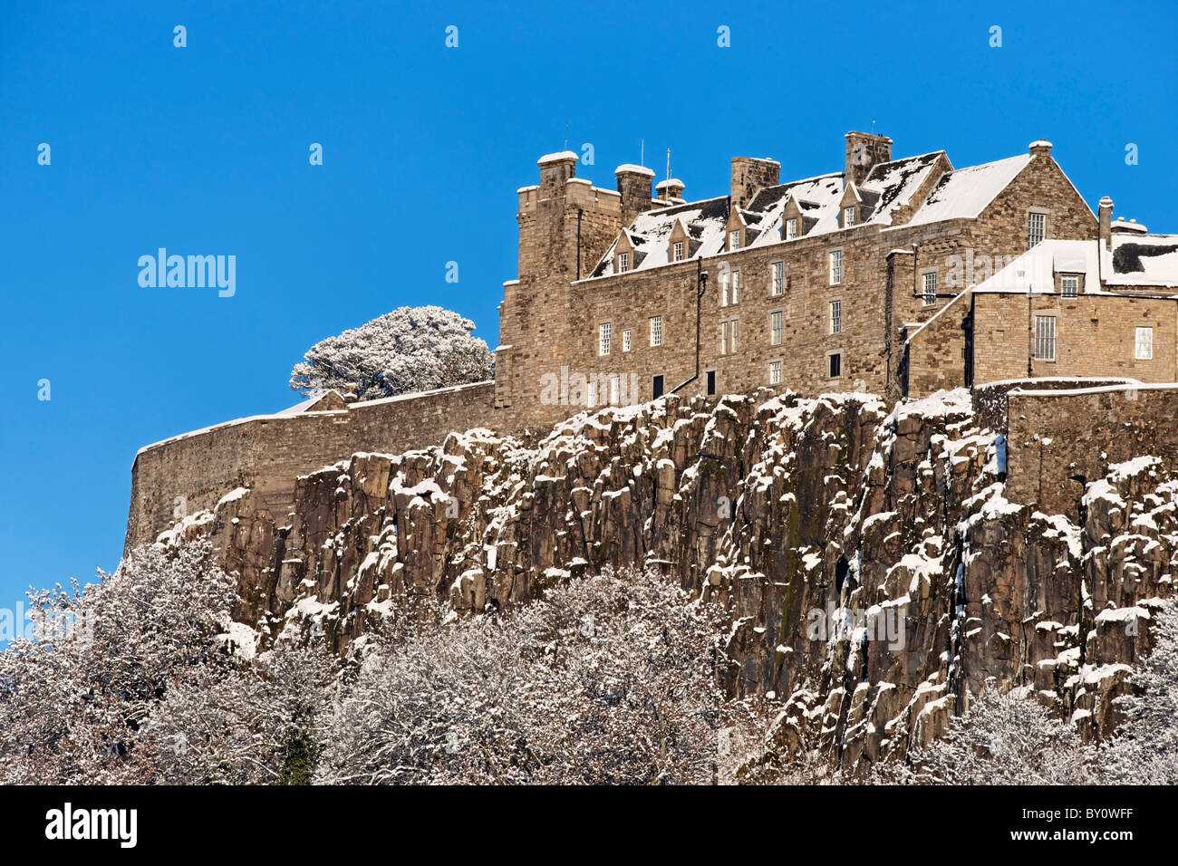 Stirling Castle in winter snow from the King's Knott, Stirling ...