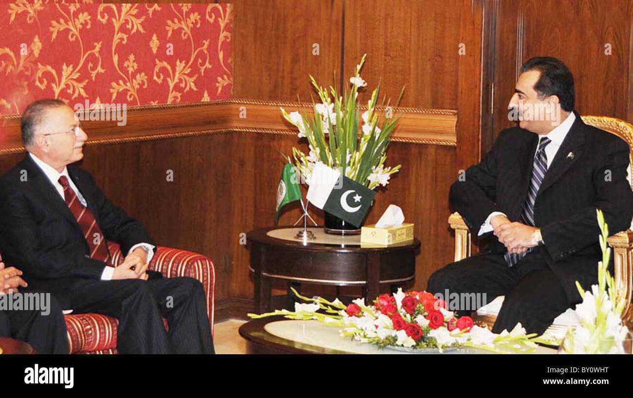 Prime Minister Syed Yousuf Raza Gilani talks with Ekmeleddin Ihsanoglu ...
