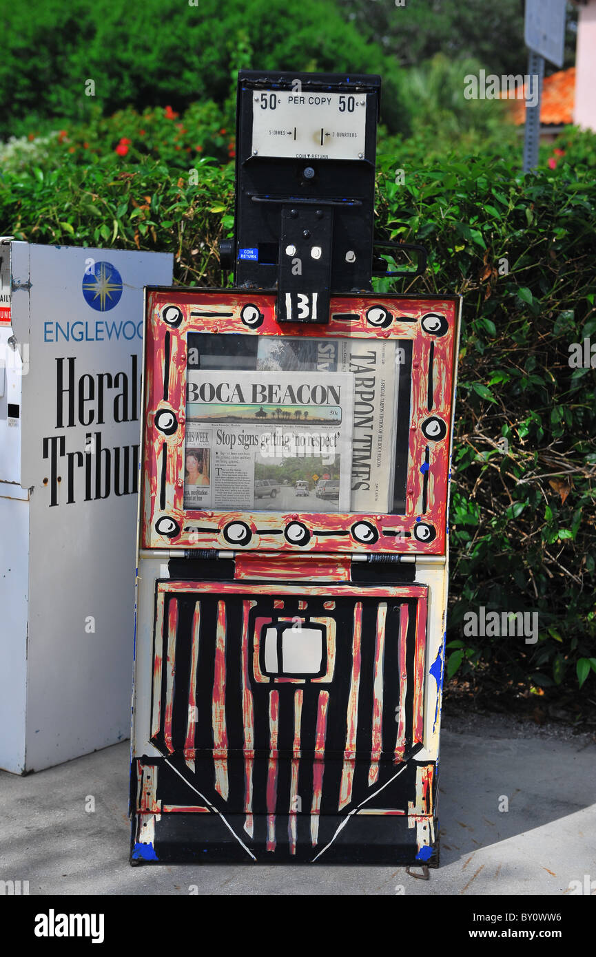 Newspaper vending machines hi-res stock photography and images - Alamy