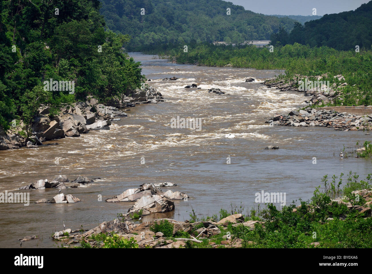 Looking north up the Potomac River from Chain Bridge at the border of ...