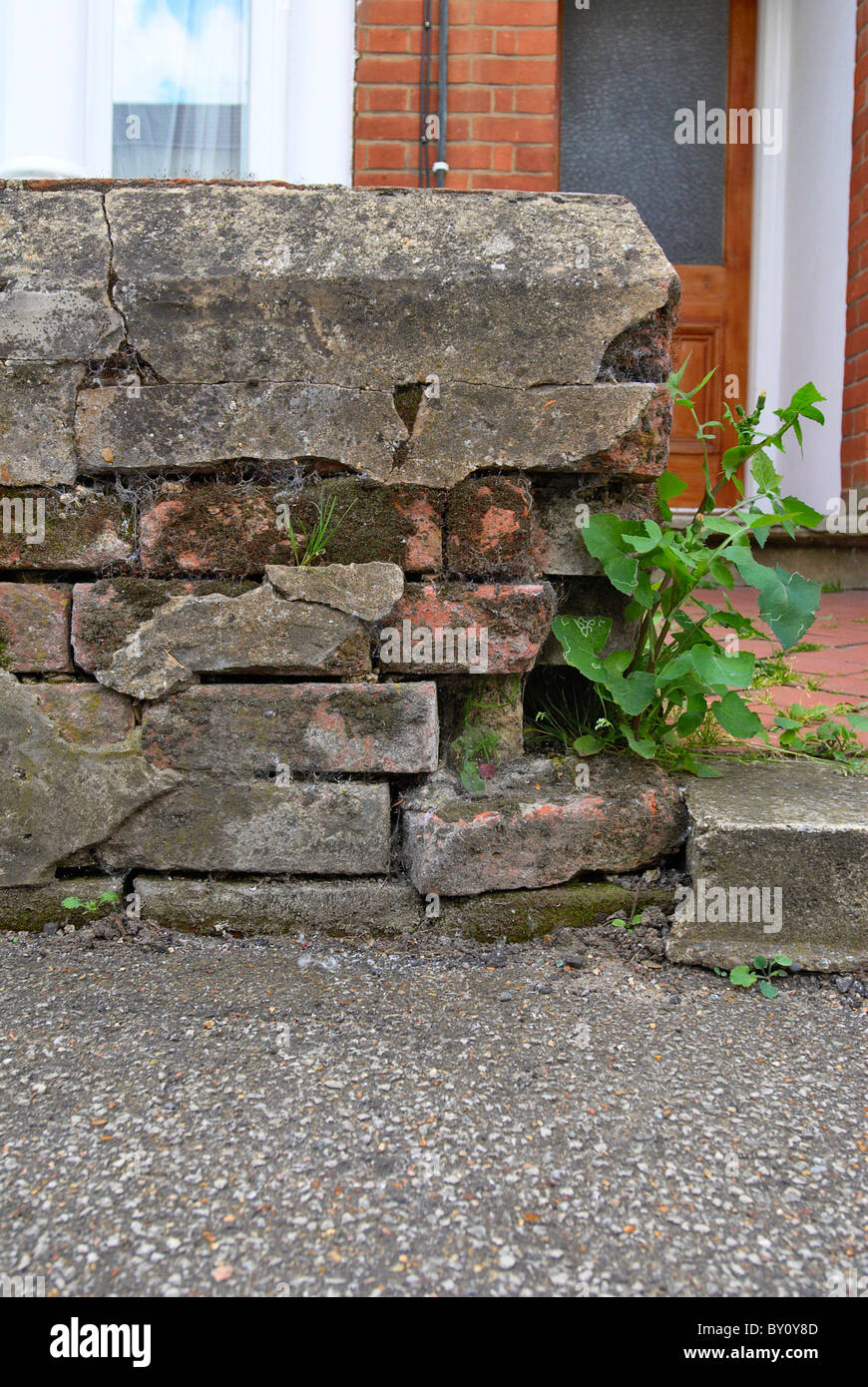 Serious decay of mortar joints and crumbling brick wall Stock Photo - Alamy