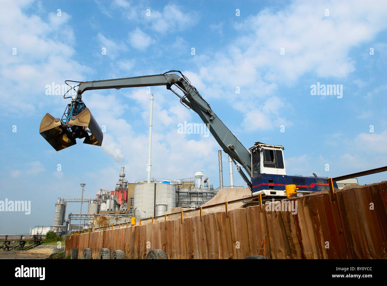 Excavator with large grab Stock Photo - Alamy