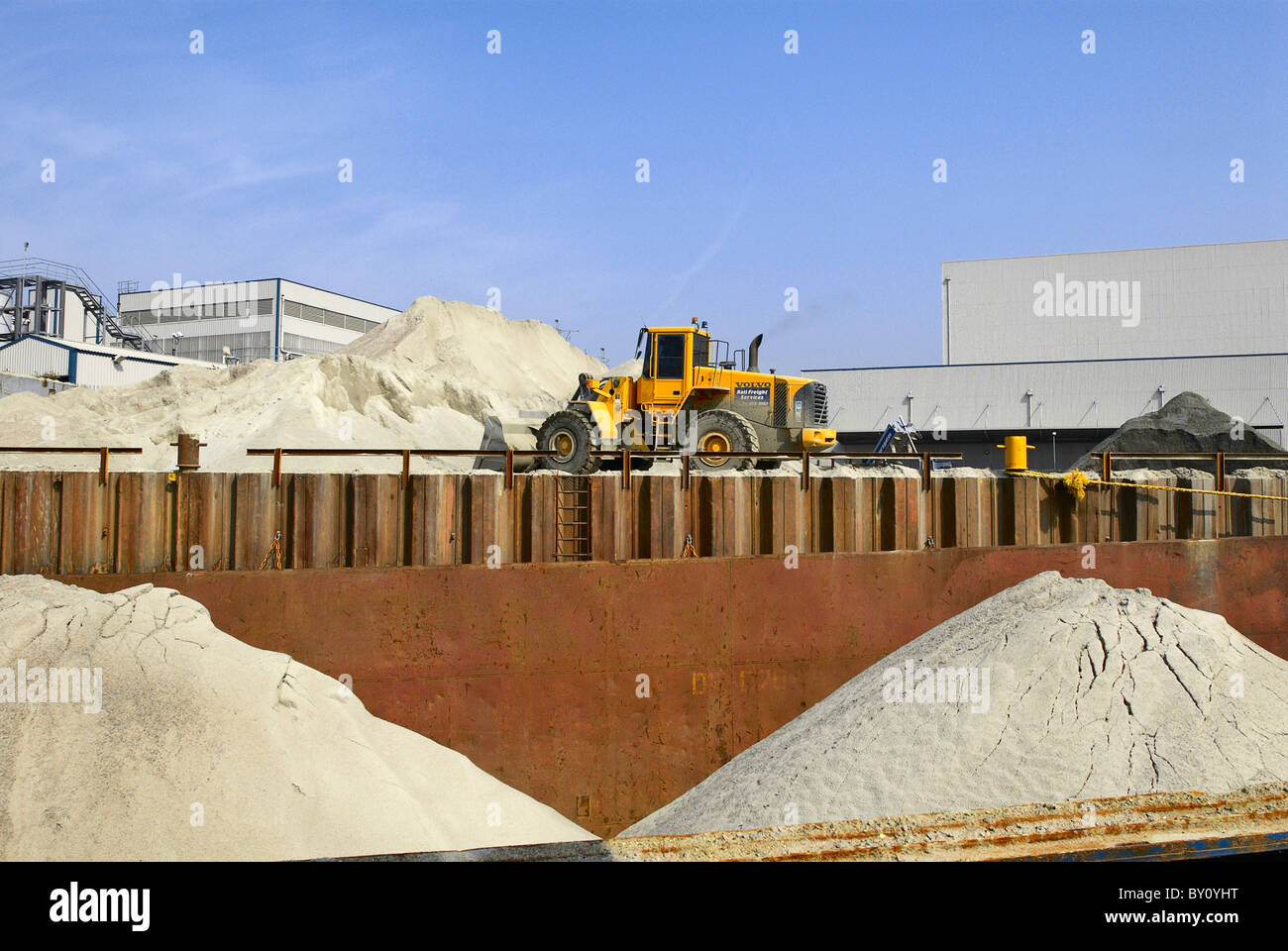 Load loader hi-res stock photography and images - Alamy