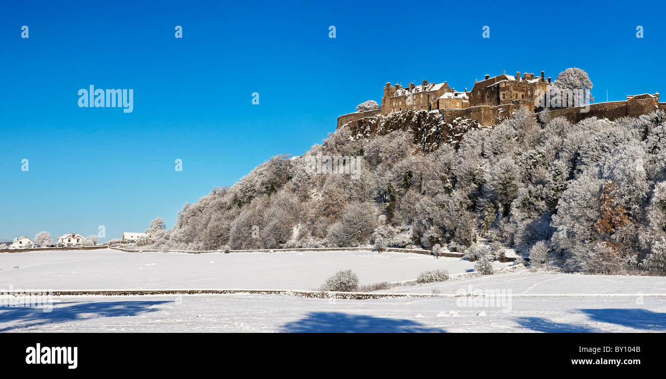 Stirling Castle in winter snow from the King's Knott, Stirling ...