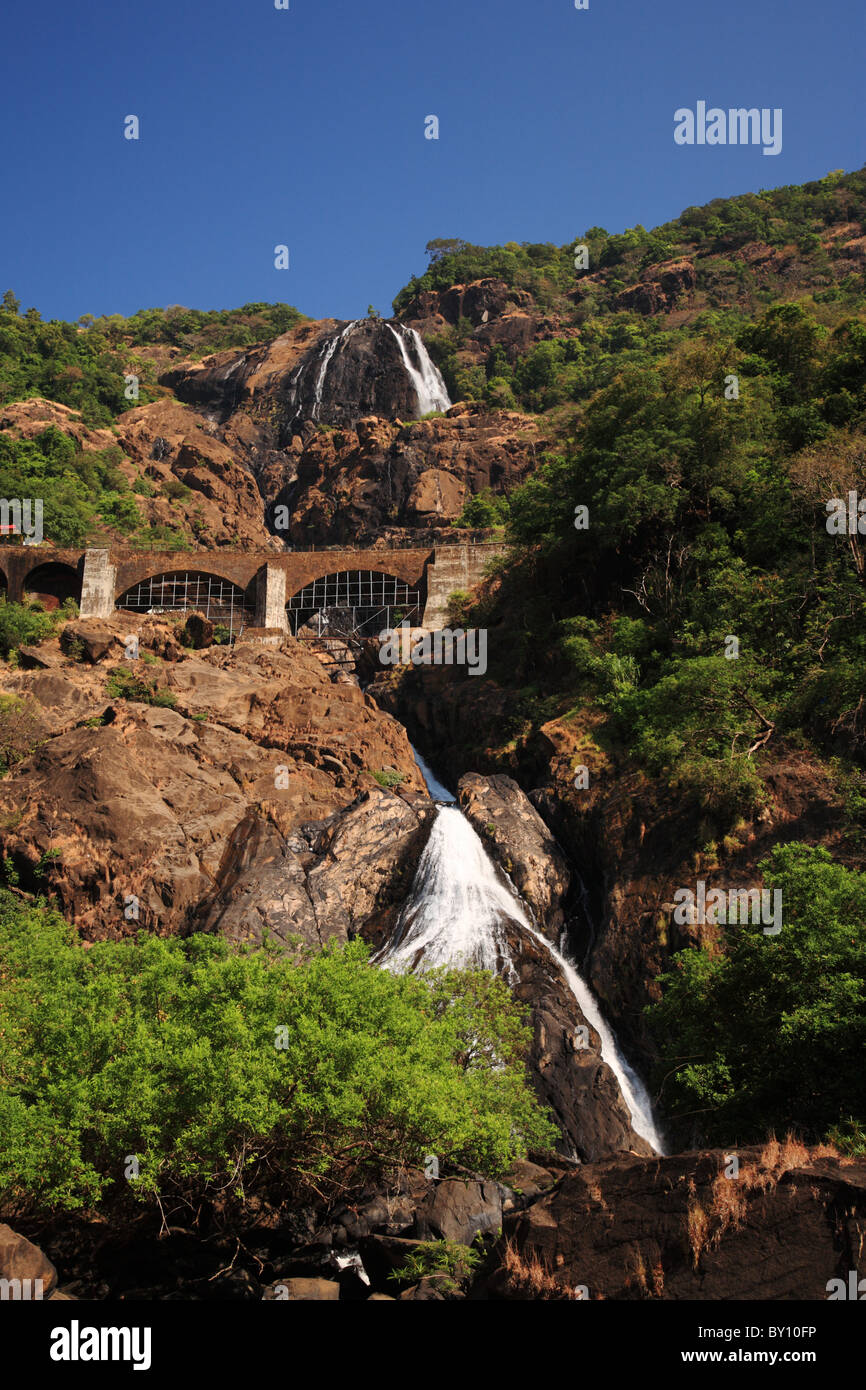 Railway bridge over dudhsagar falls hi-res stock photography and images ...