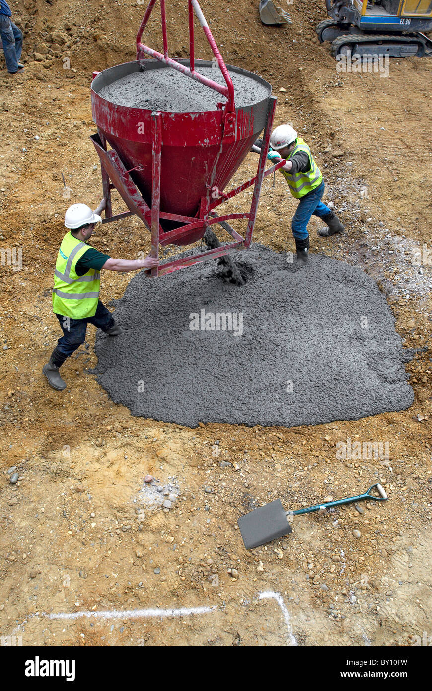 Concrete bucket pouring hi-res stock photography and images - Alamy