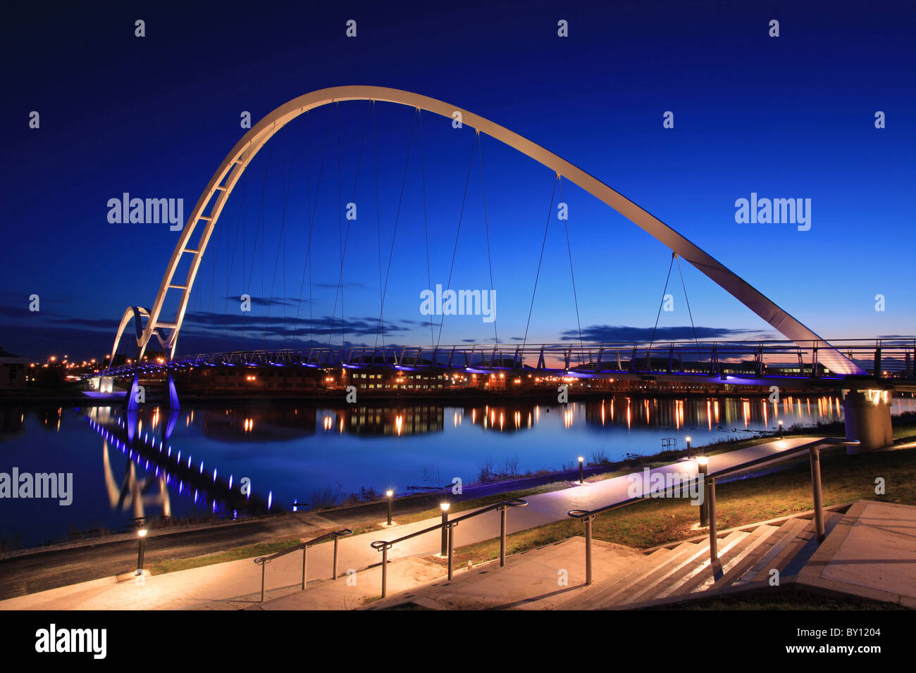 Infinity bridge england hi-res stock photography and images - Alamy