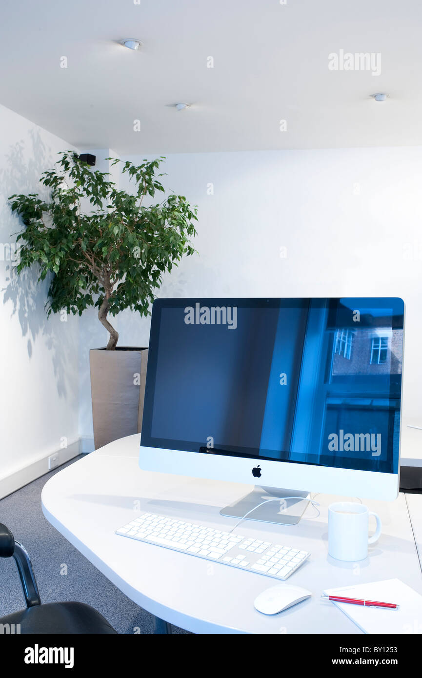 Imac in the office hi-res stock photography and images - Alamy