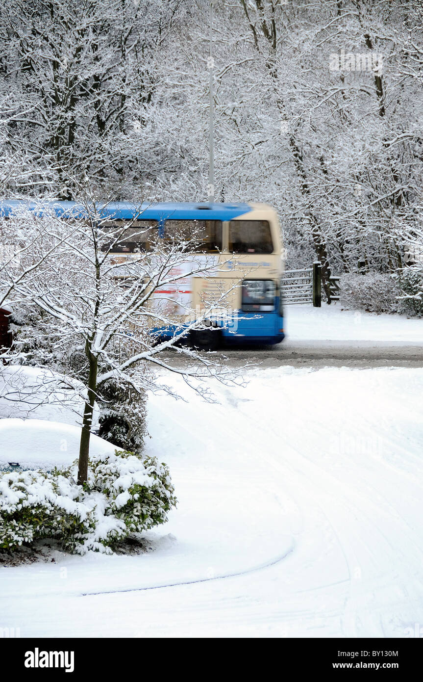 bus service in snow Stock Photo - Alamy