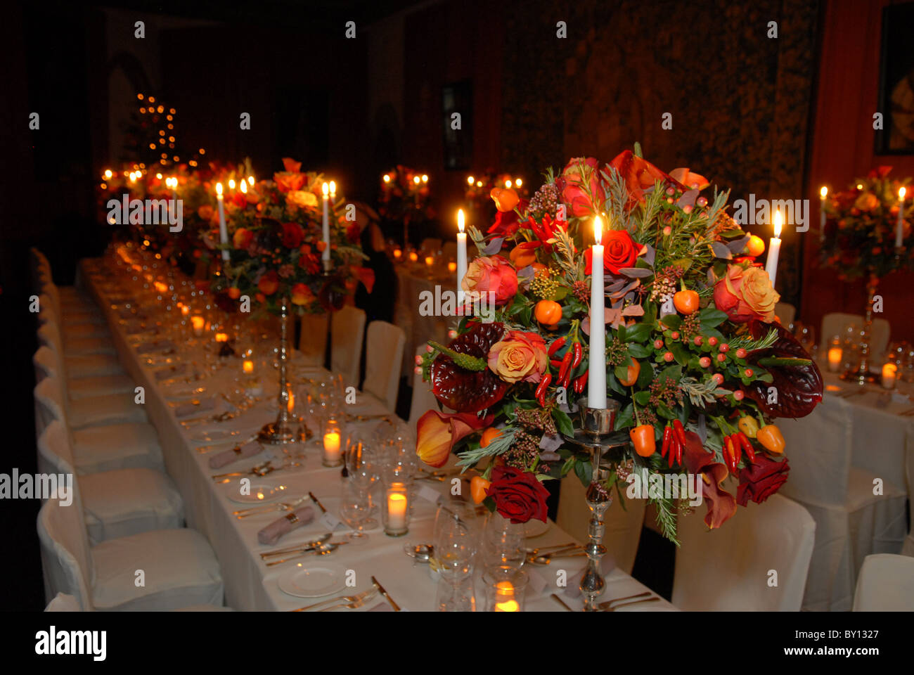 banqueting hall in Leeds Castle by candle light Stock Photo - Alamy