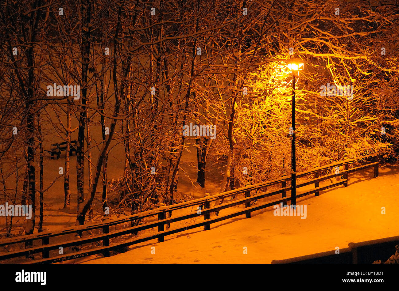 Footpath at night hi-res stock photography and images - Alamy