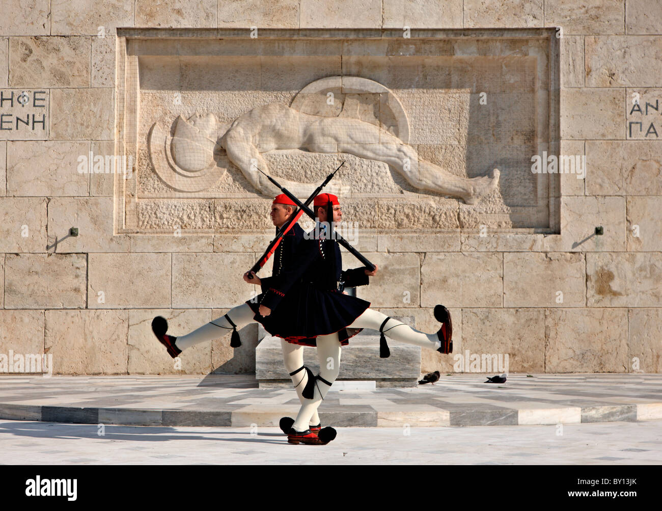 Changing of the presidential guard ("Evzones" or "Evzoni") in front of ...