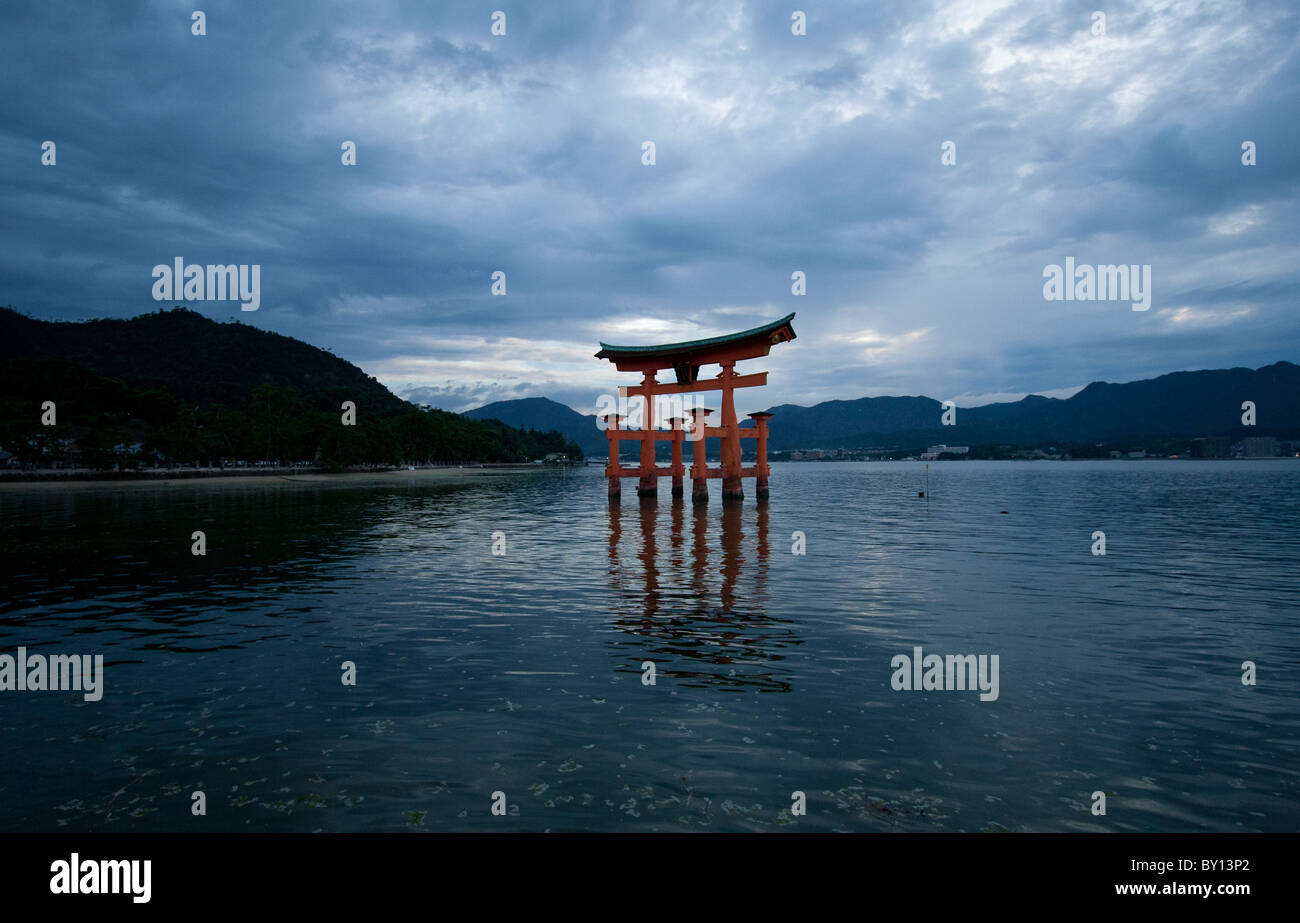 Itsukushima Shrine at night Stock Photo - Alamy