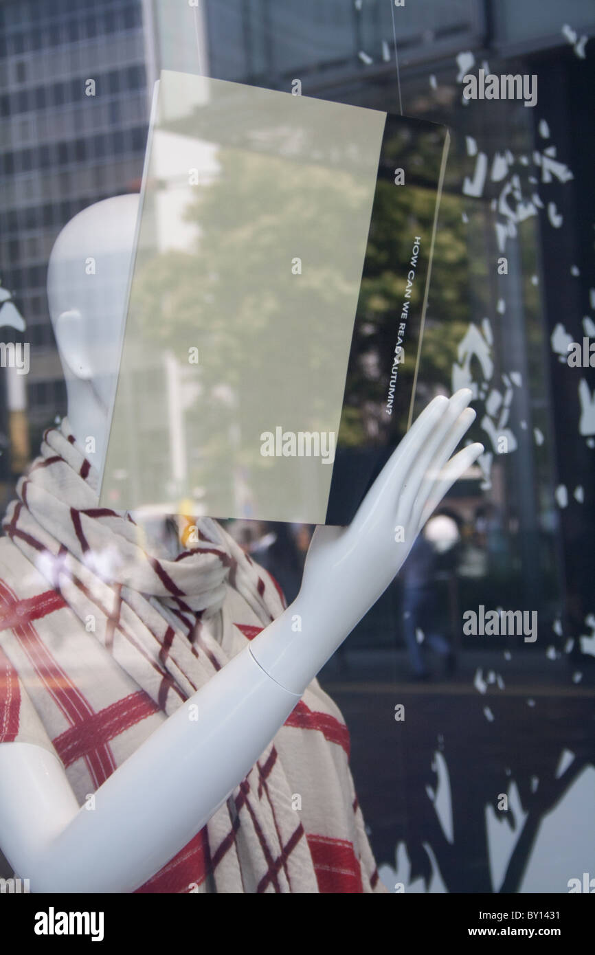 Mannequin in fashion shop in Tokyo Stock Photo - Alamy