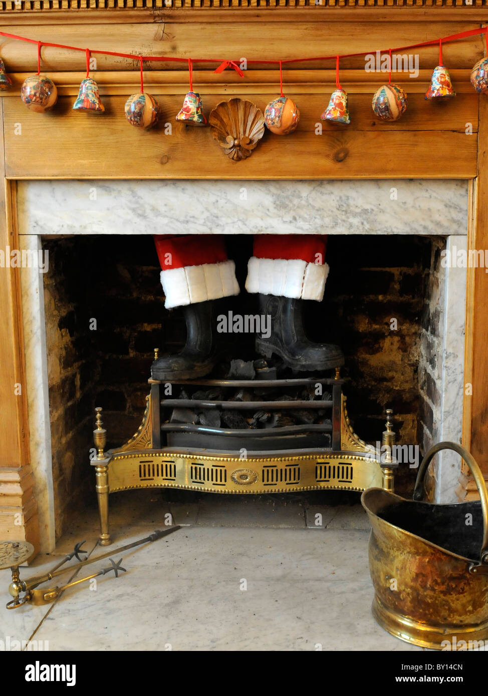 Father christmas coming down chimney hi-res stock photography and ...
