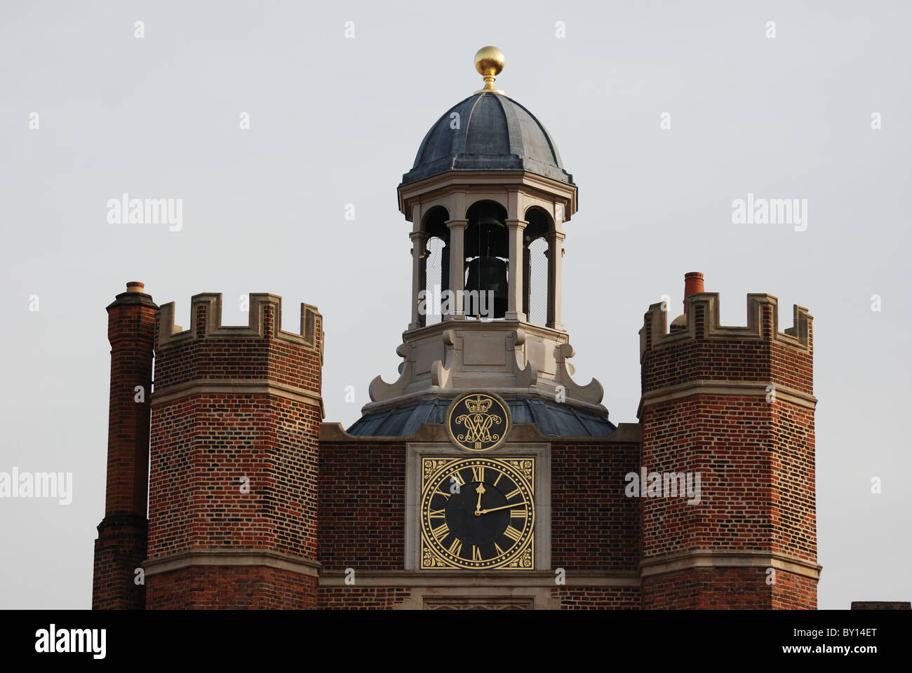 Hampton court palace clock court hi-res stock photography and images ...