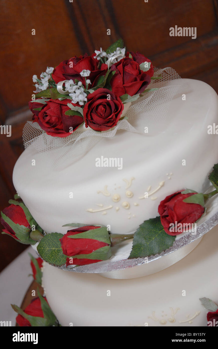 Red rose cake hi-res stock photography and images - Alamy