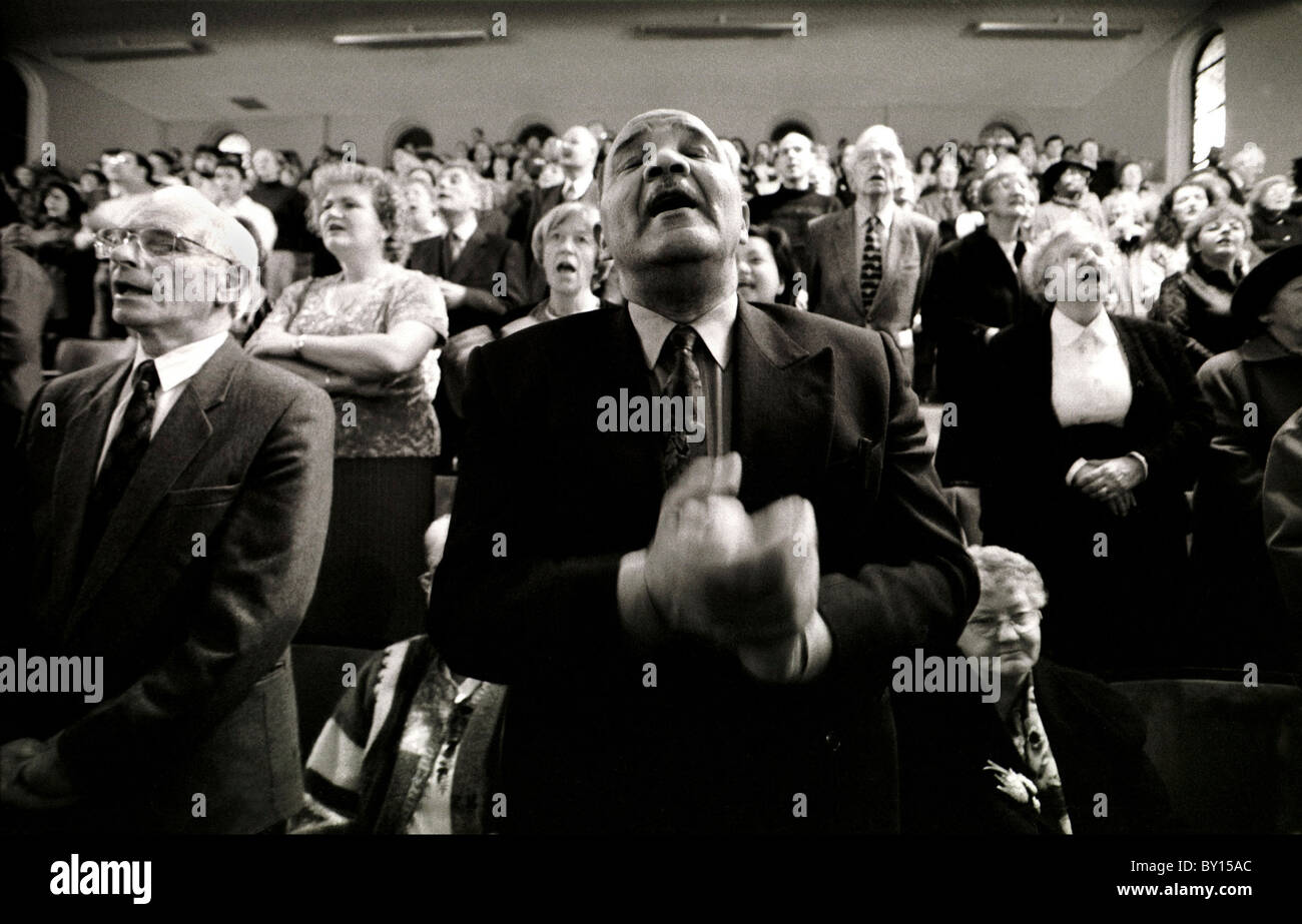 Sunday worship hi-res stock photography and images - Alamy