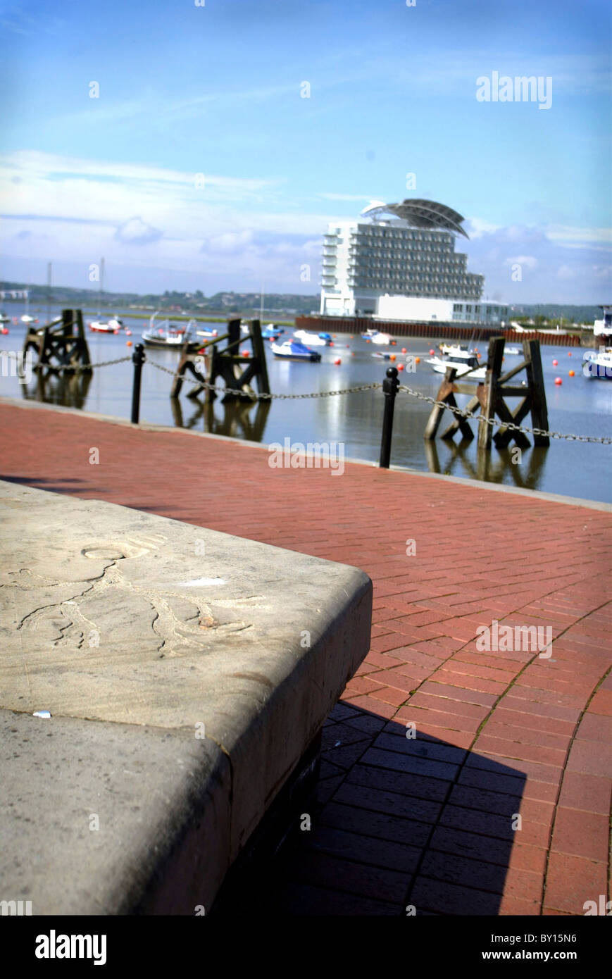 Cardiff docks art hi-res stock photography and images - Alamy