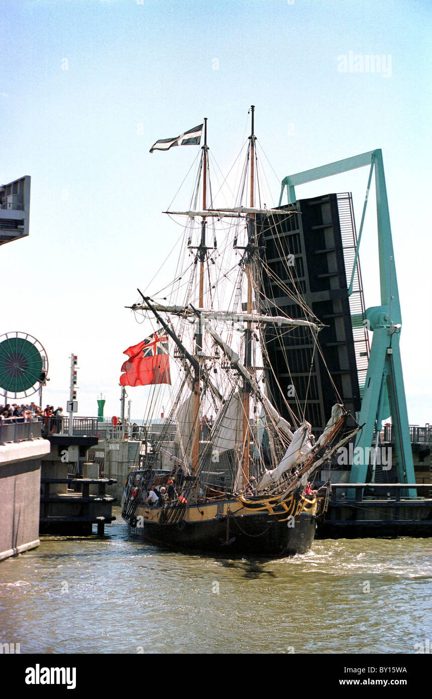 Hms endeavour hi-res stock photography and images - Alamy