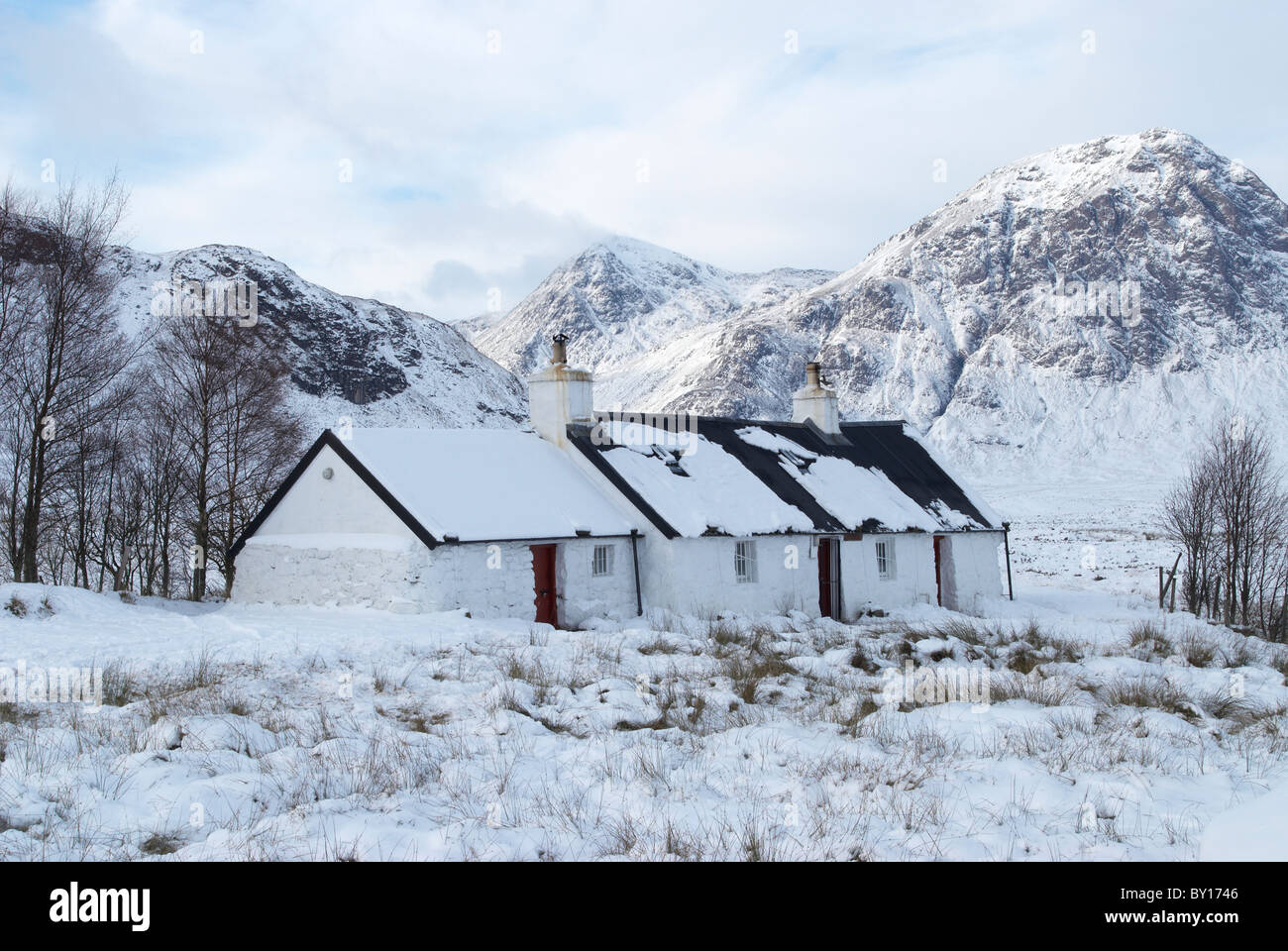 Black rock cottage in winter hi-res stock photography and images - Alamy