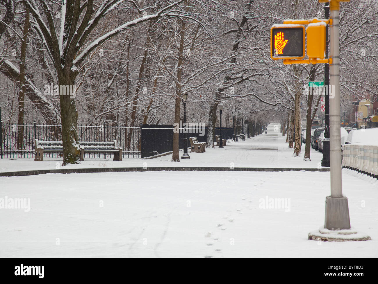 Street walk sign hi-res stock photography and images - Alamy